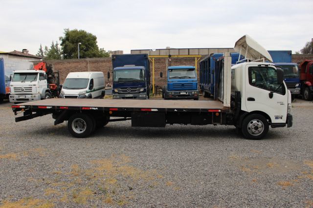 Camiones usados en venta - Coquelet Camiones - Camiones Planos: Hino ...